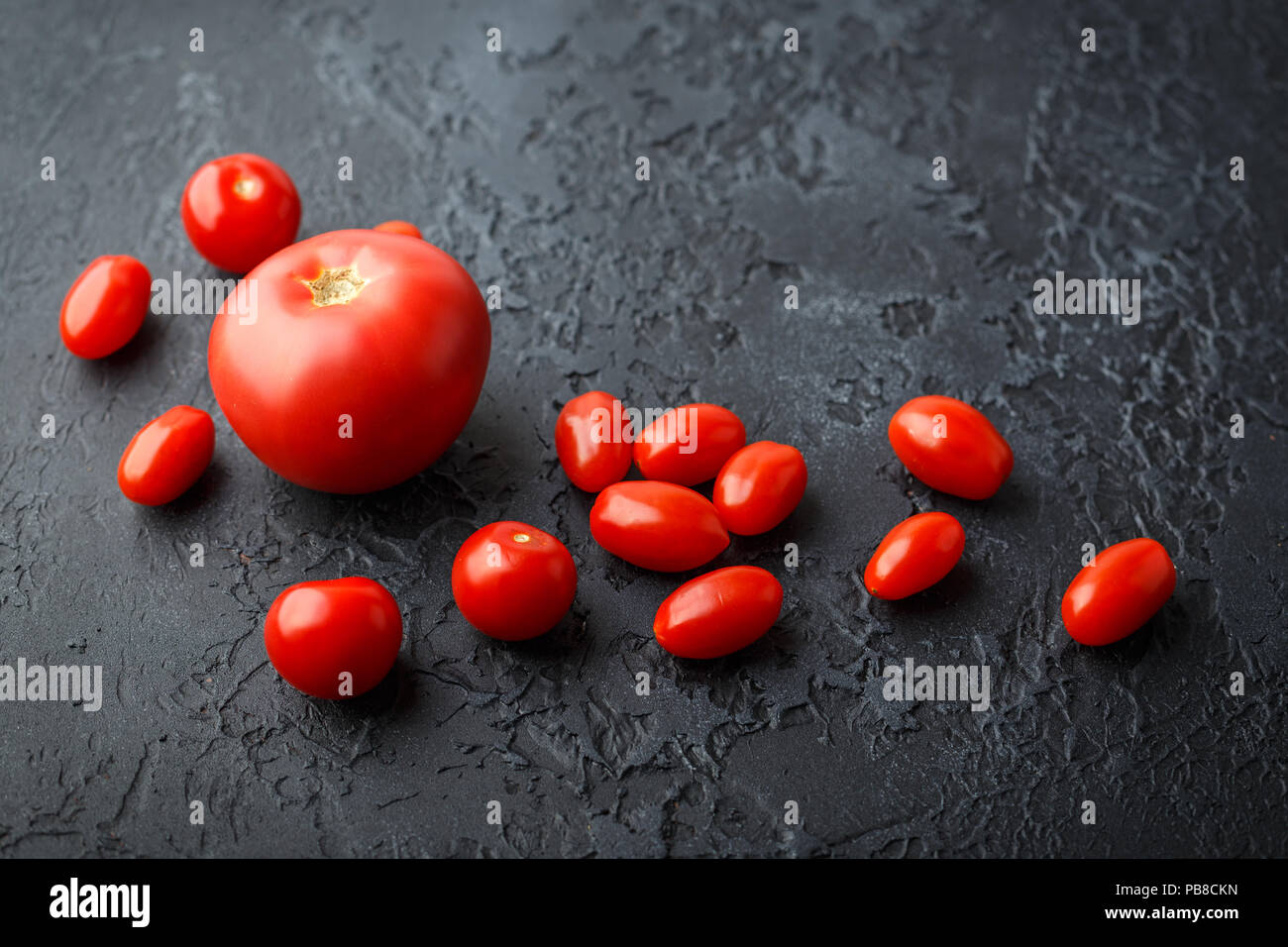 Tomato sizes hi-res stock photography and images - Alamy