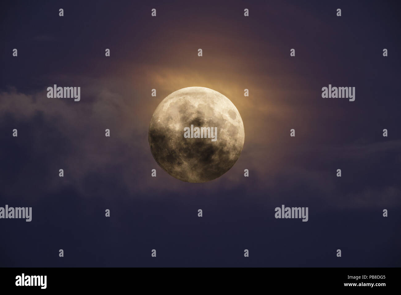 Bright dark sky with clouds hi-res stock photography and images - Alamy