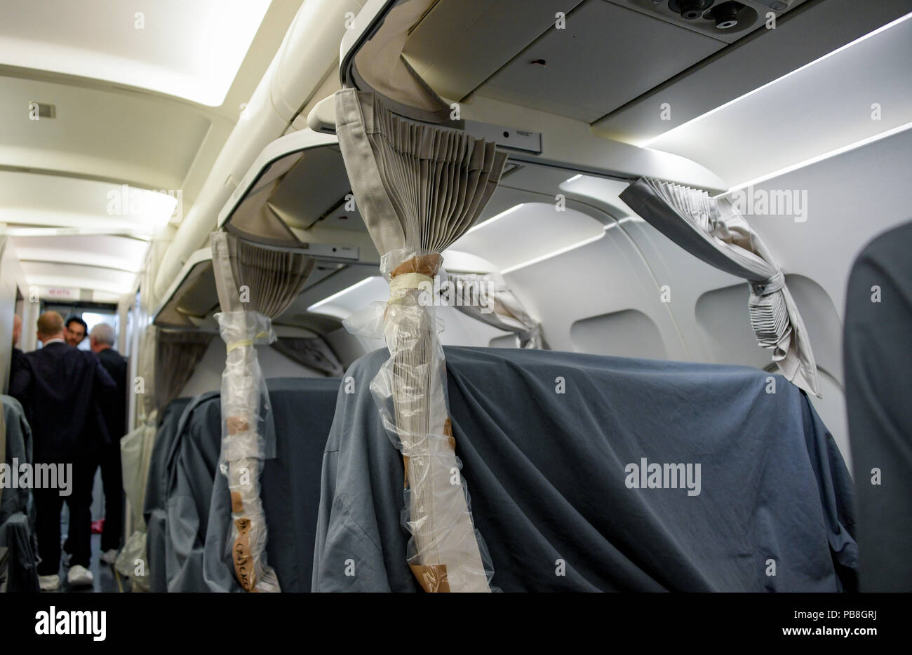 Airbus a321 inside hi-res stock photography and images - Alamy