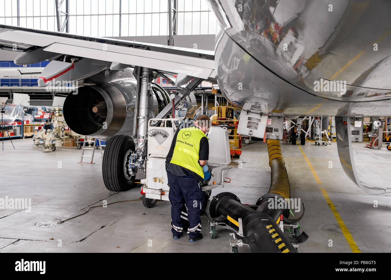 Airbus a321 interior hi-res stock photography and images - Alamy