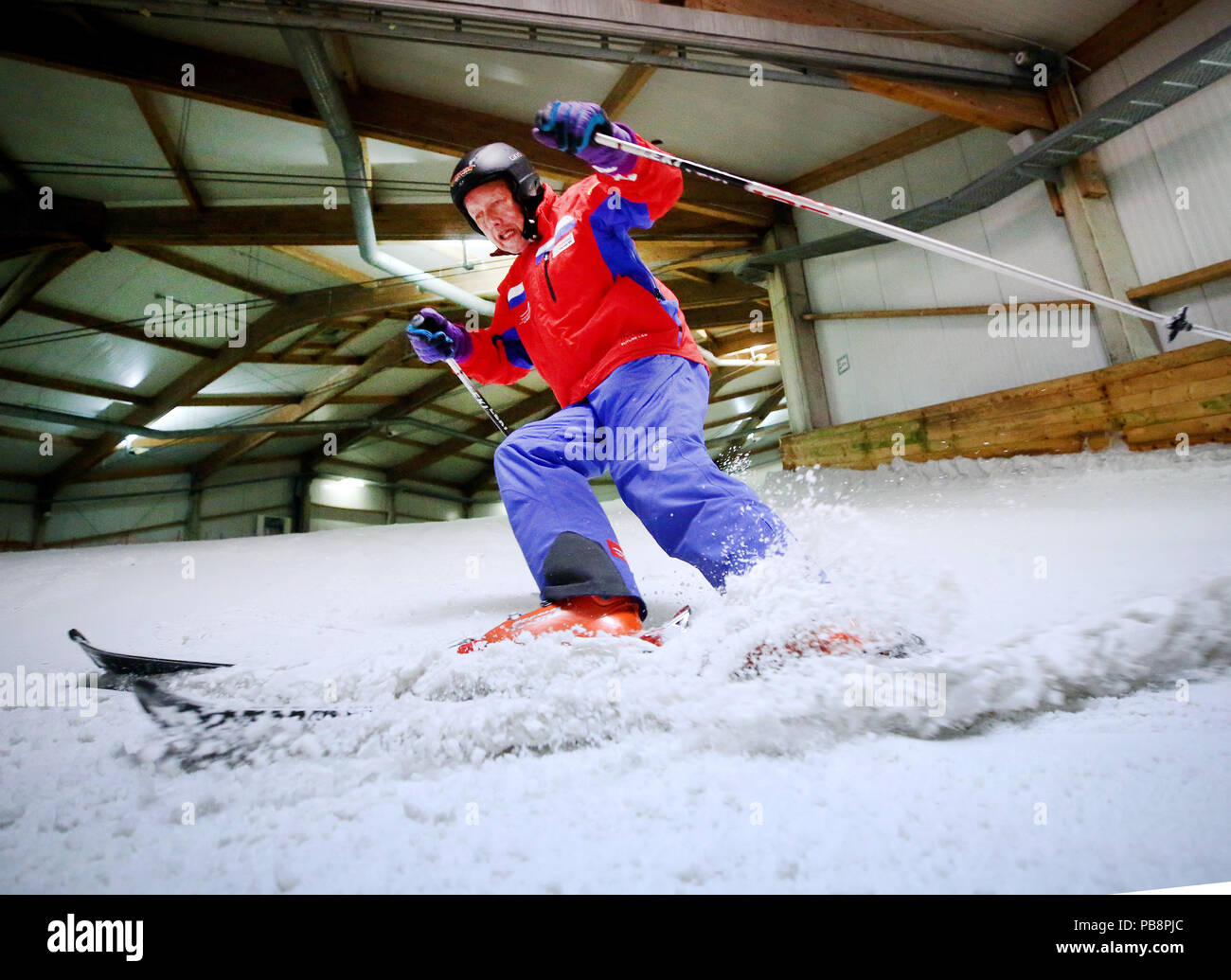 27 July 2018, Germany, Bottrop: Ski instructor Bertold Lobitz descends ...