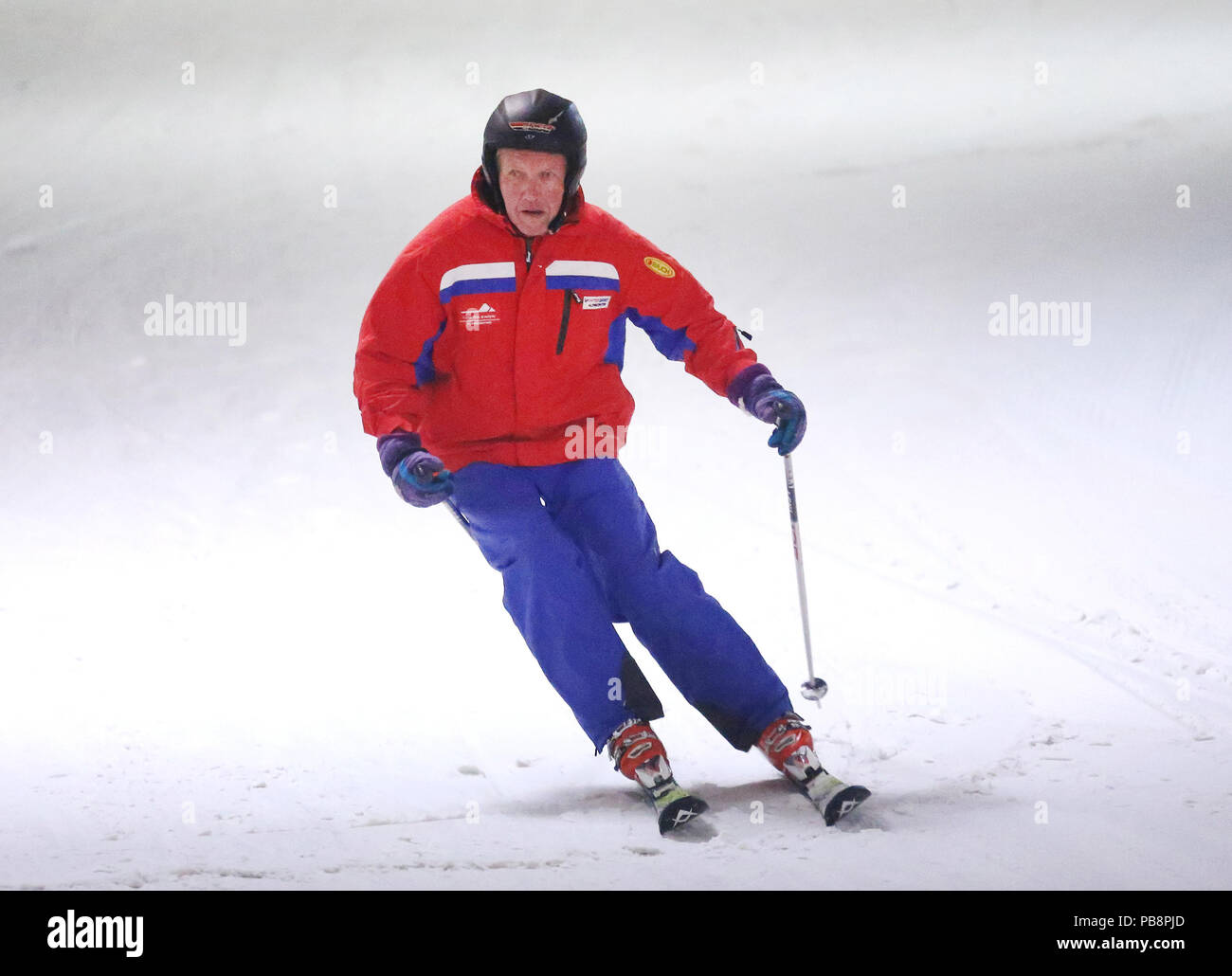 27 July 2018, Germany, Bottrop: Ski instructor Bertold Lobitz descends ...