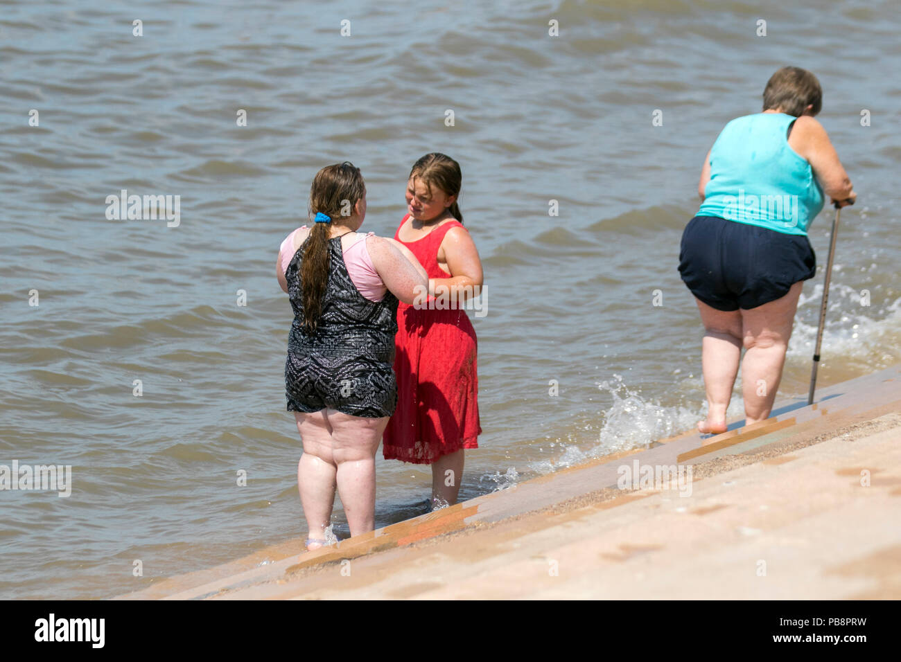 Obese people walking uk hi-res stock photography and images - Alamy