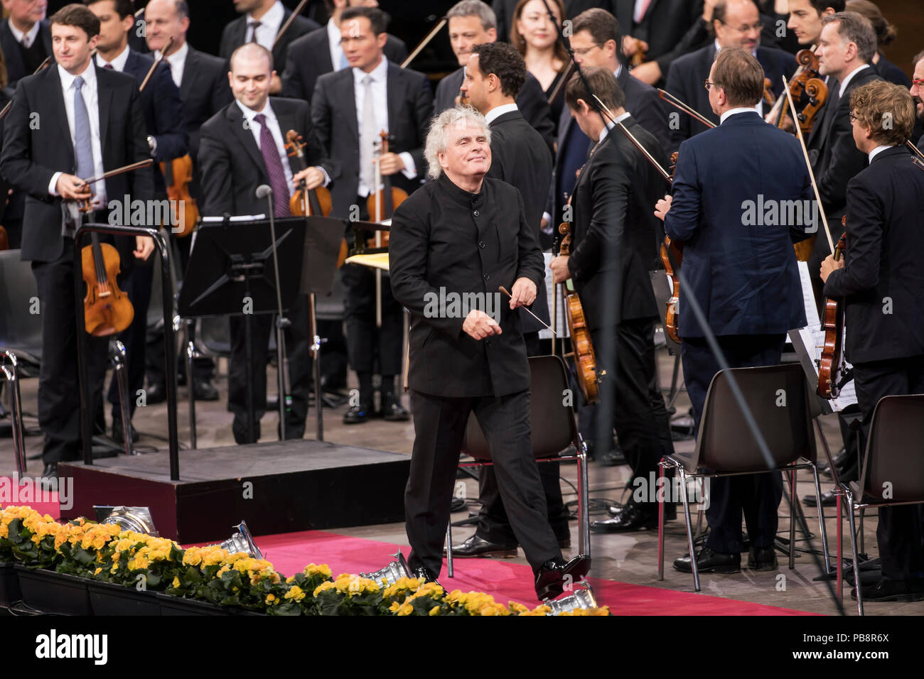 Departure orchestra hi-res stock photography and images - Alamy