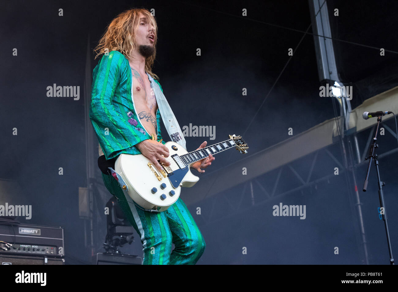 Justin hawkins singer guitarist darkness hi-res stock photography and ...