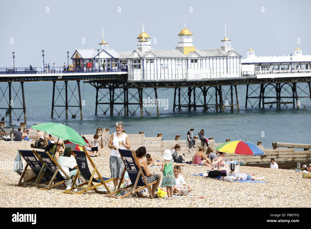 Hot weather eastbourne hi-res stock photography and images - Alamy
