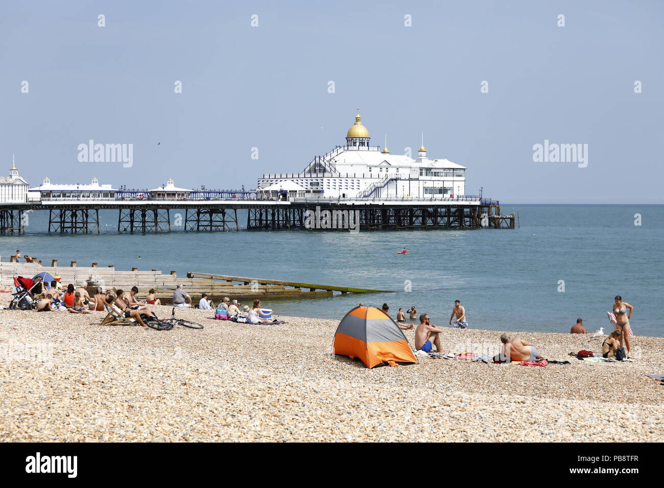 Hot weather eastbourne hi-res stock photography and images - Alamy