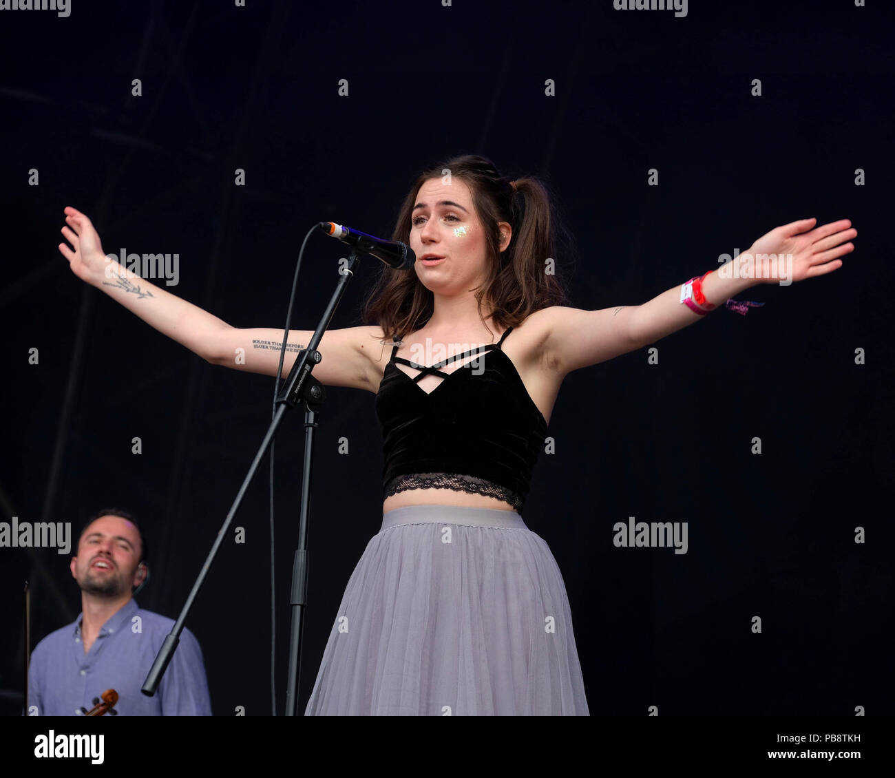 Dodie singer hi-res stock photography and images - Alamy