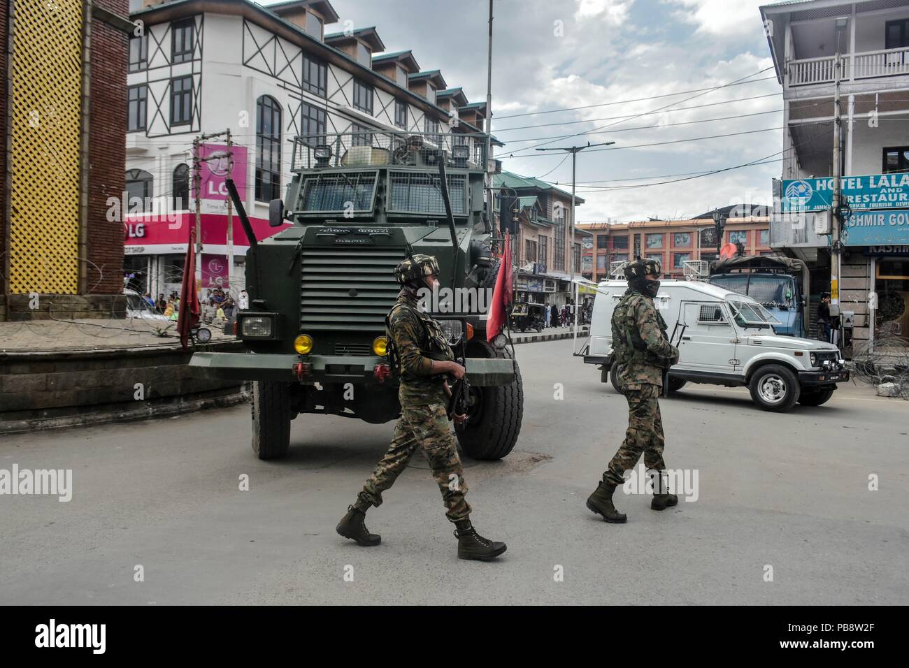 Army cordon hi-res stock photography and images - Alamy