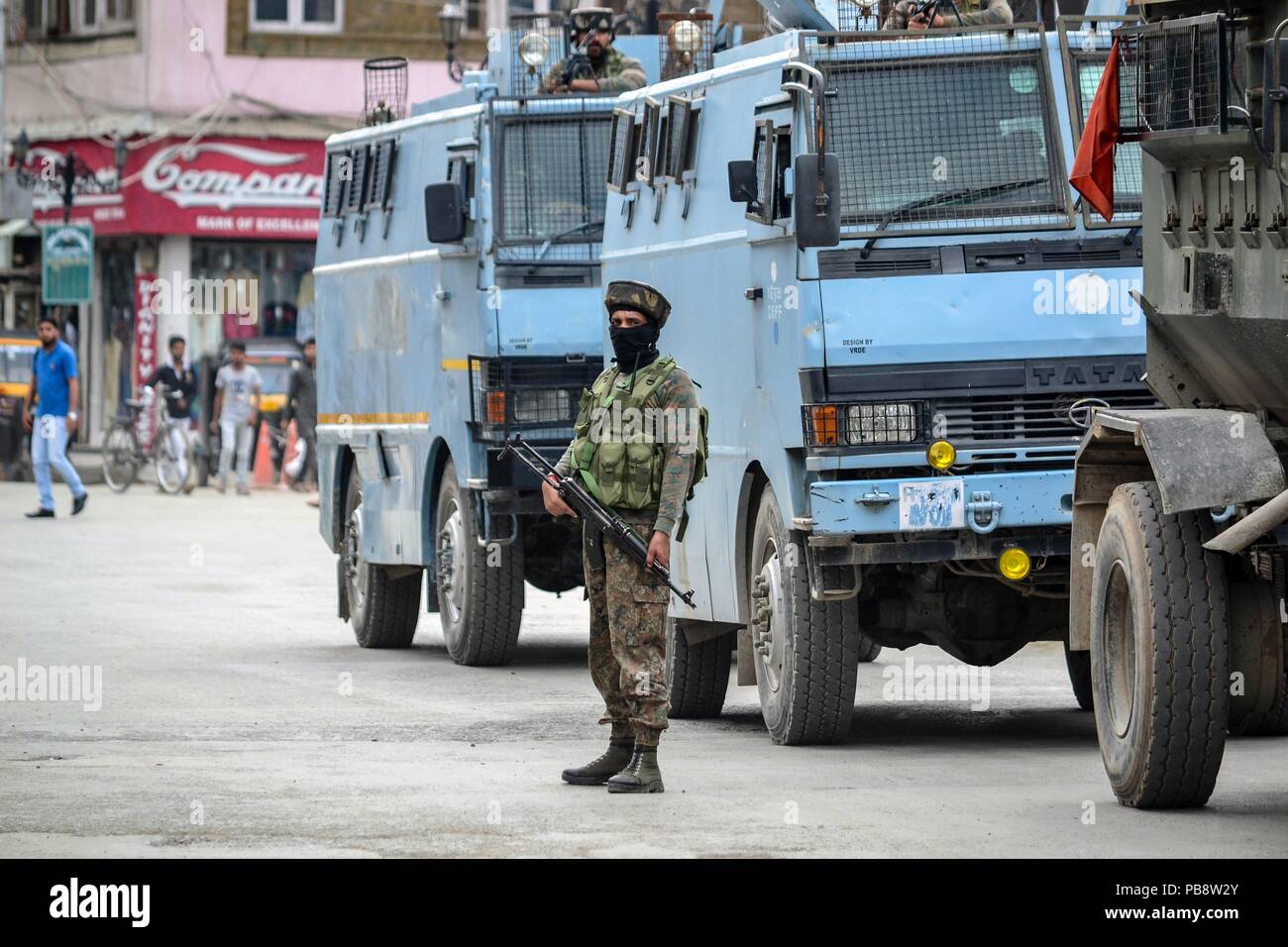 Indian army soldiers during guard hi-res stock photography and images ...