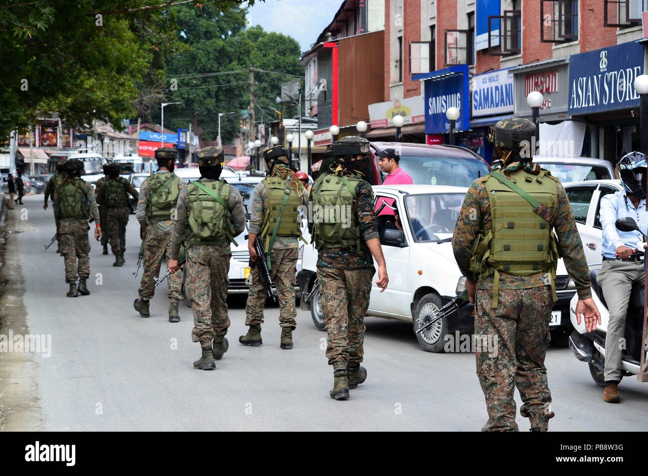 Army cordon hi-res stock photography and images - Alamy