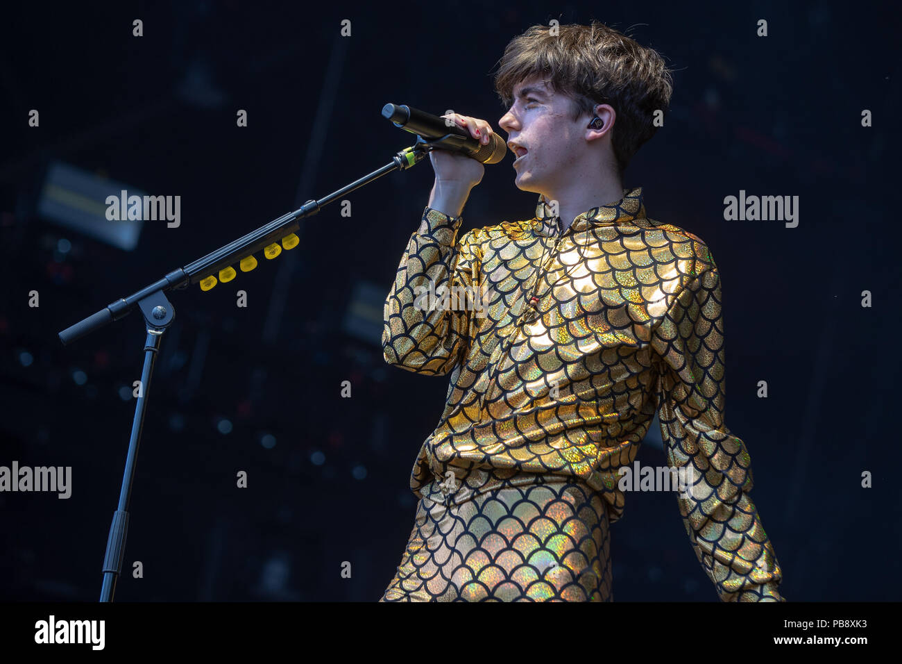 Declan mckenna performing hi-res stock photography and images - Alamy