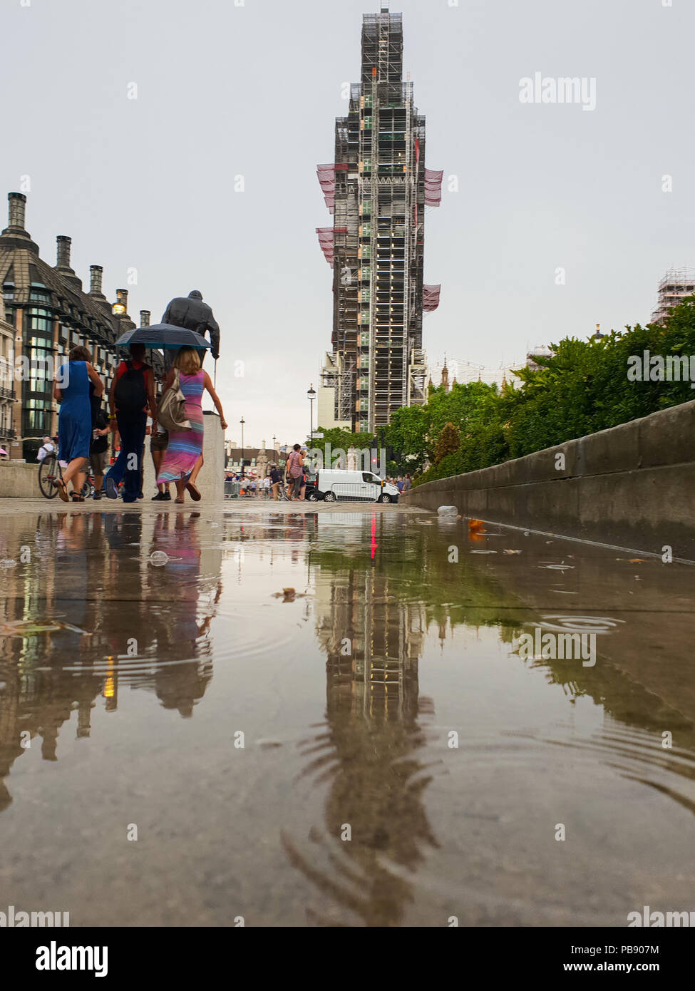Big ben reflection in puddle hi-res stock photography and images - Alamy
