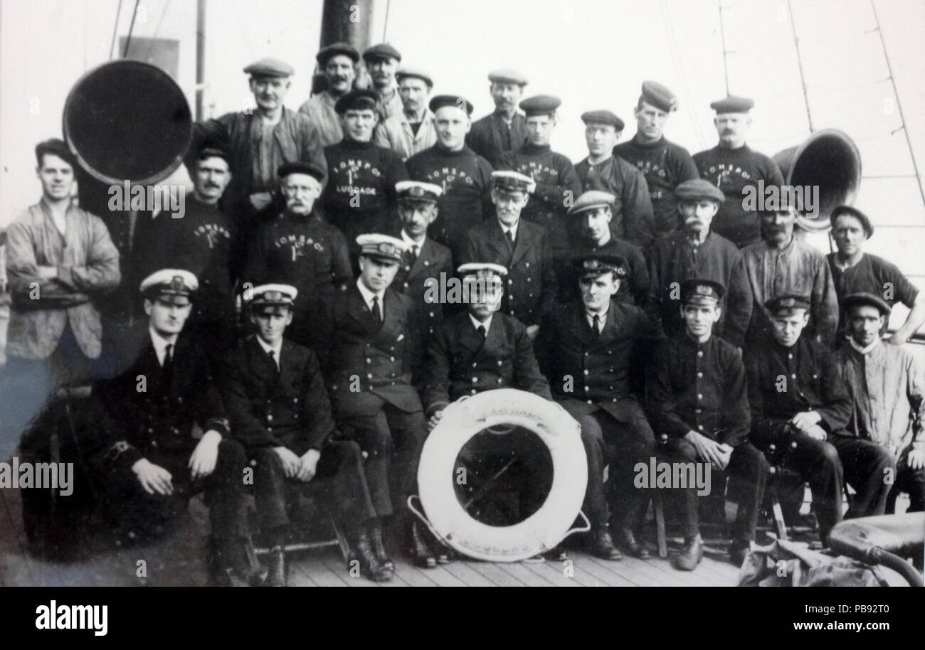 Deck crew hi-res stock photography and images - Alamy