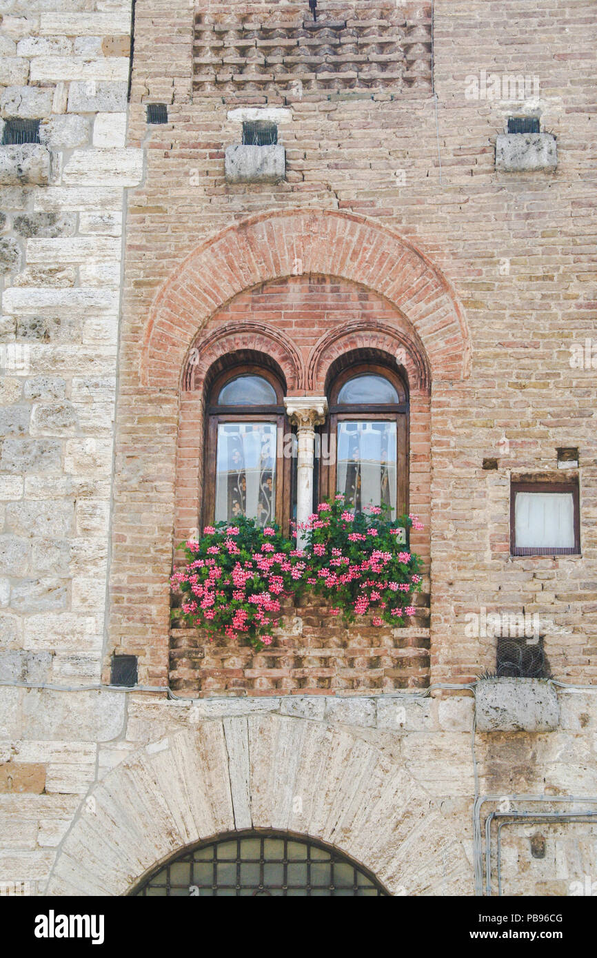 Medieval Mullioned Window High Resolution Stock Photography and Images ...