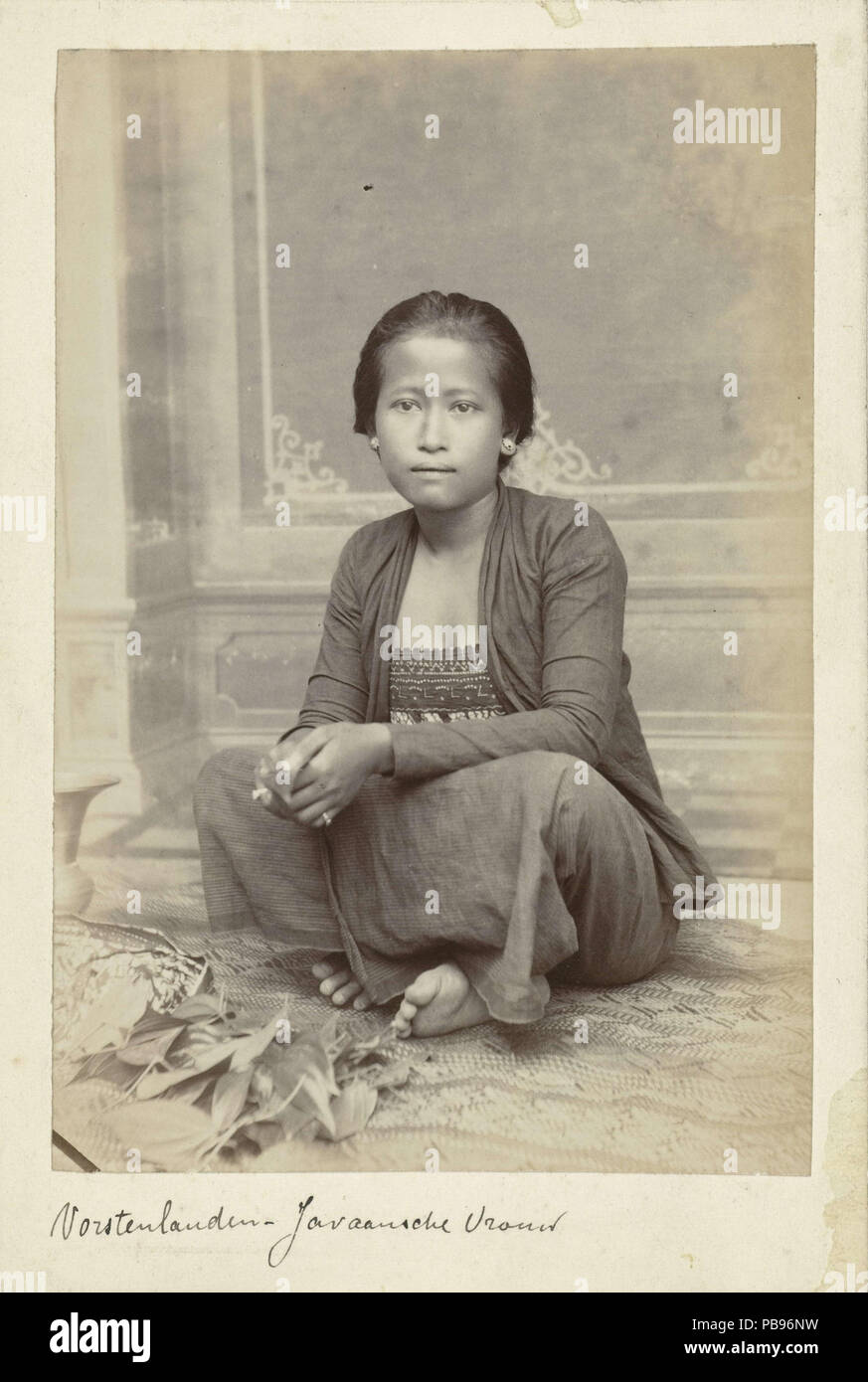 . English: Studio portrait of a Javanese woman . between 1850 and 1900 ...