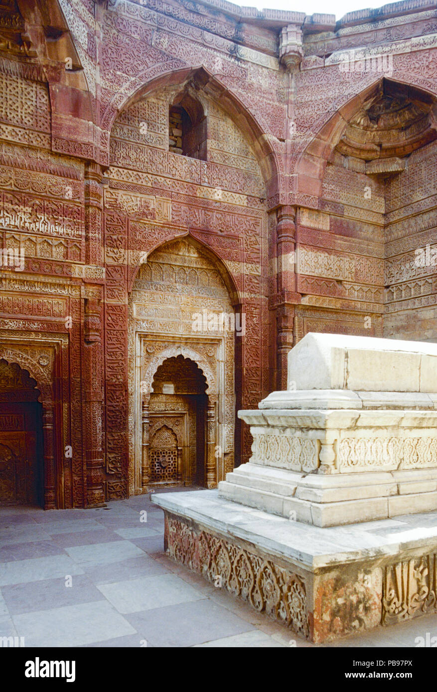tomb of Iltutmish, Quwwat al-Islam mosque complex, Delhi, India Stock ...