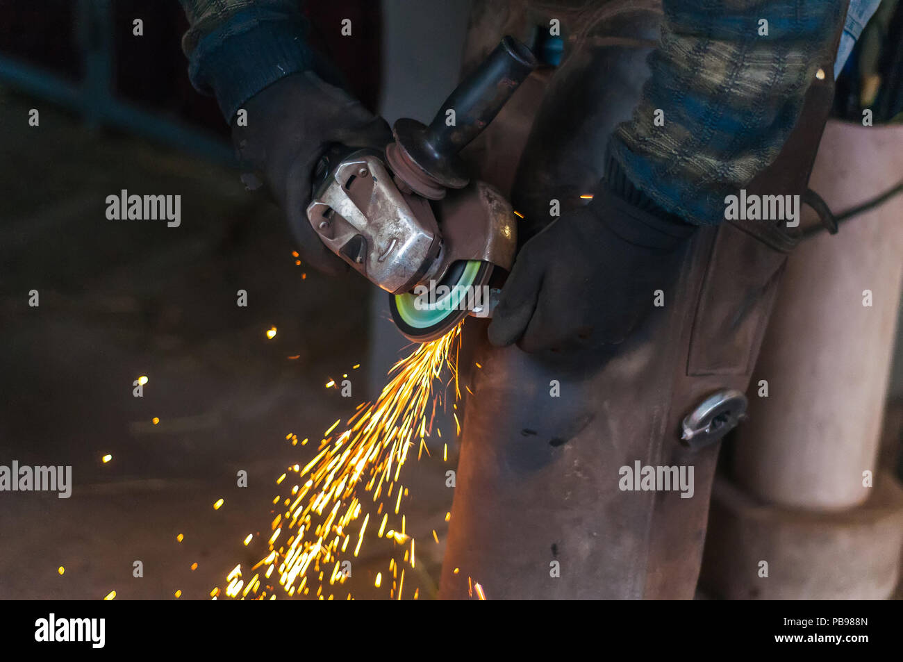 Blacksmith steel wheel hi-res stock photography and images - Alamy