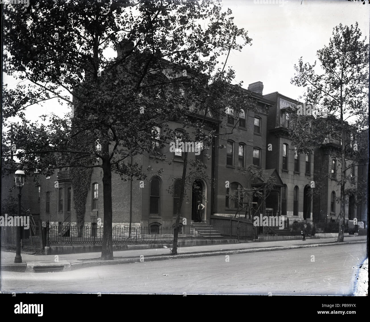 Building period 1920s and 1930s hi-res stock photography and images - Alamy