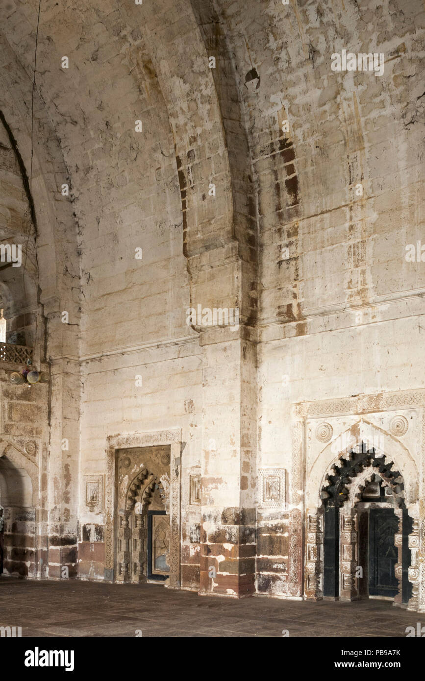 Jami masjid mosque jaunpur hi-res stock photography and images - Alamy