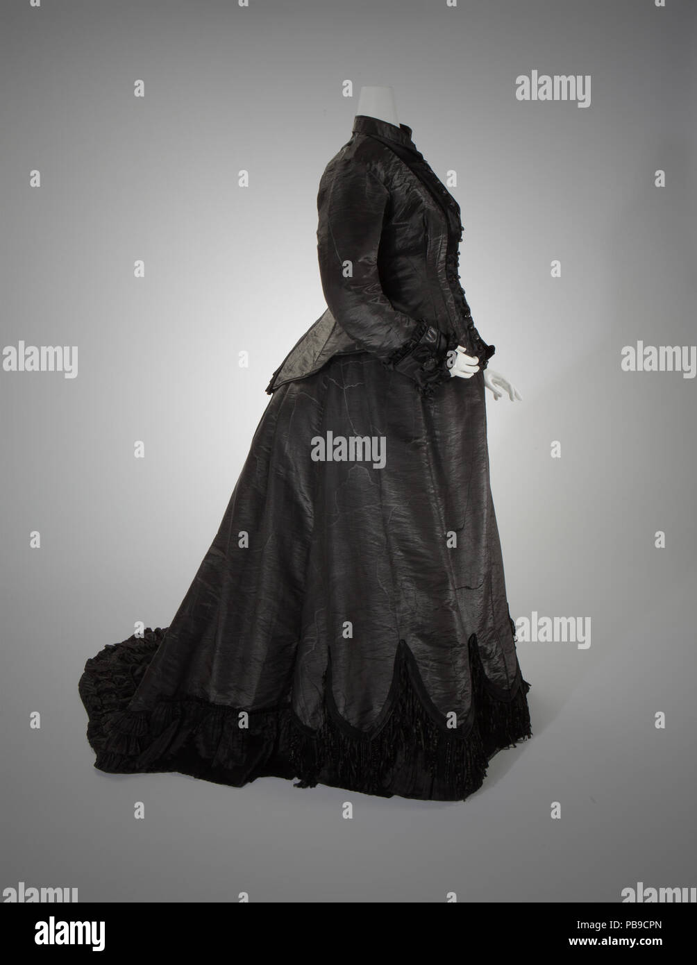Mourning dress hi-res stock photography and images - Alamy