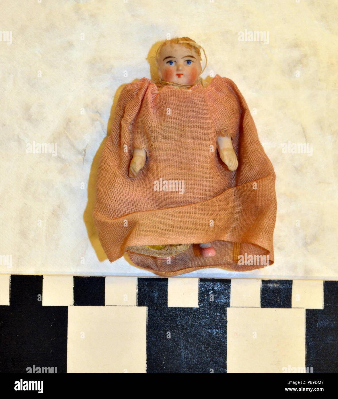Bisque doll hi-res stock photography and images - Alamy