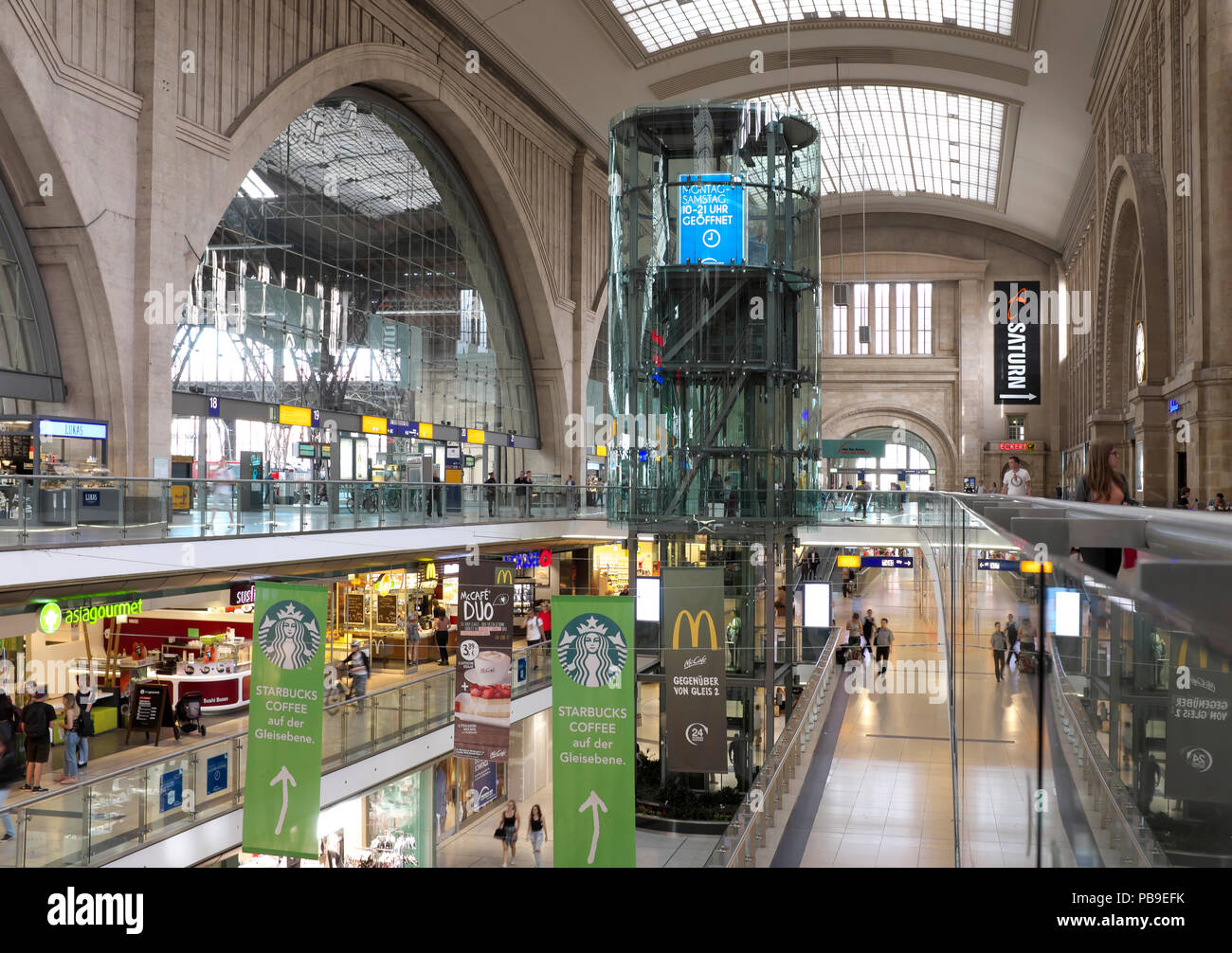 Interior, Leipzig Central Station with shopping center Promenaden ...