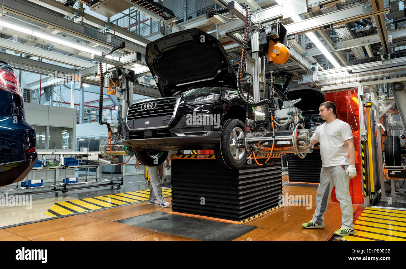 Assembly line hi-res stock photography and images - Alamy