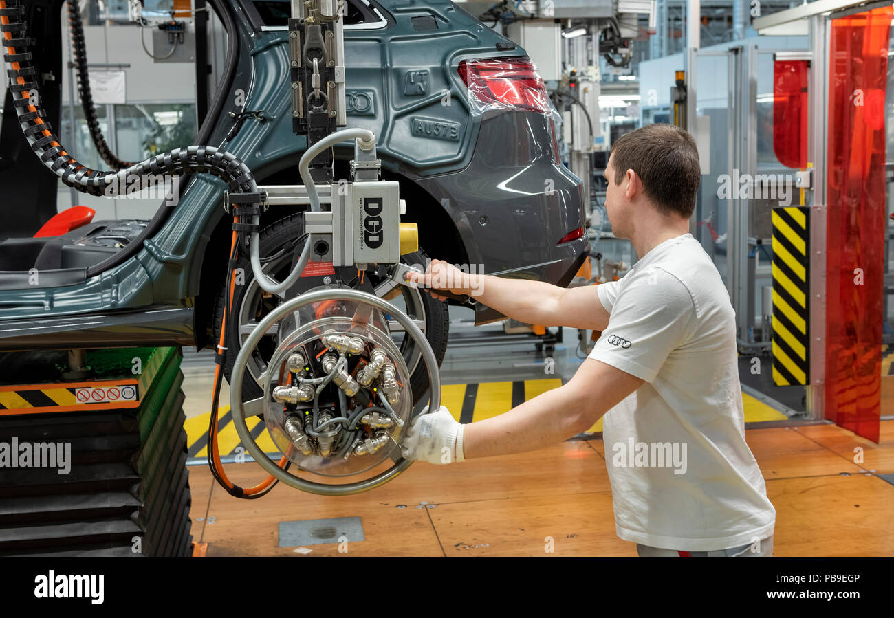 Audi q2 hi-res stock photography and images - Alamy