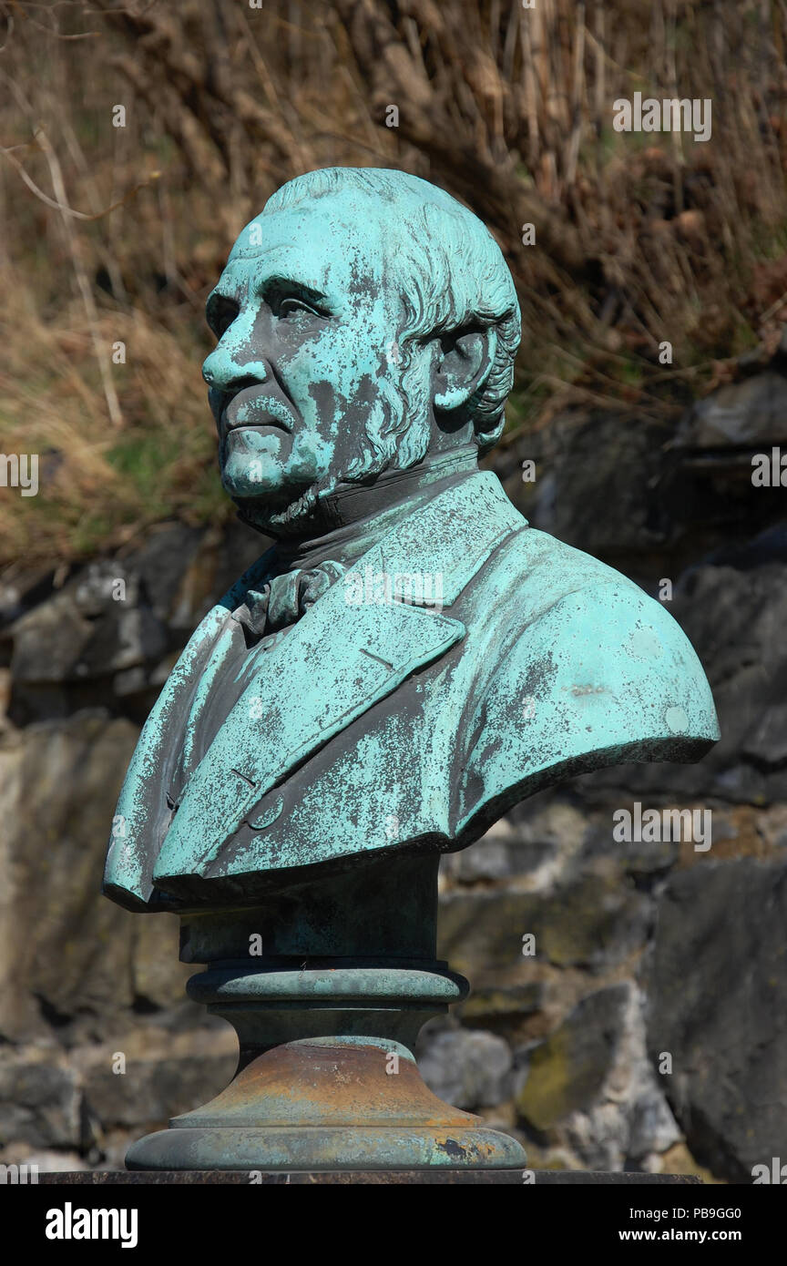 821 Jacob Ulrich Holfeldt Tostrup, byste av Brynjulf Bergslien på ...