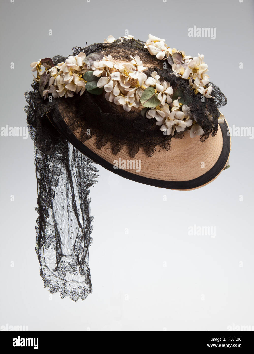 Straw bonnet hi-res stock photography and images - Alamy