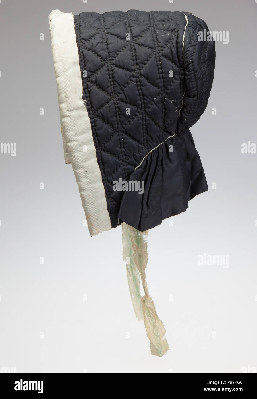 1240 Quilted Soft Black Bonnet Stock Photo - Alamy