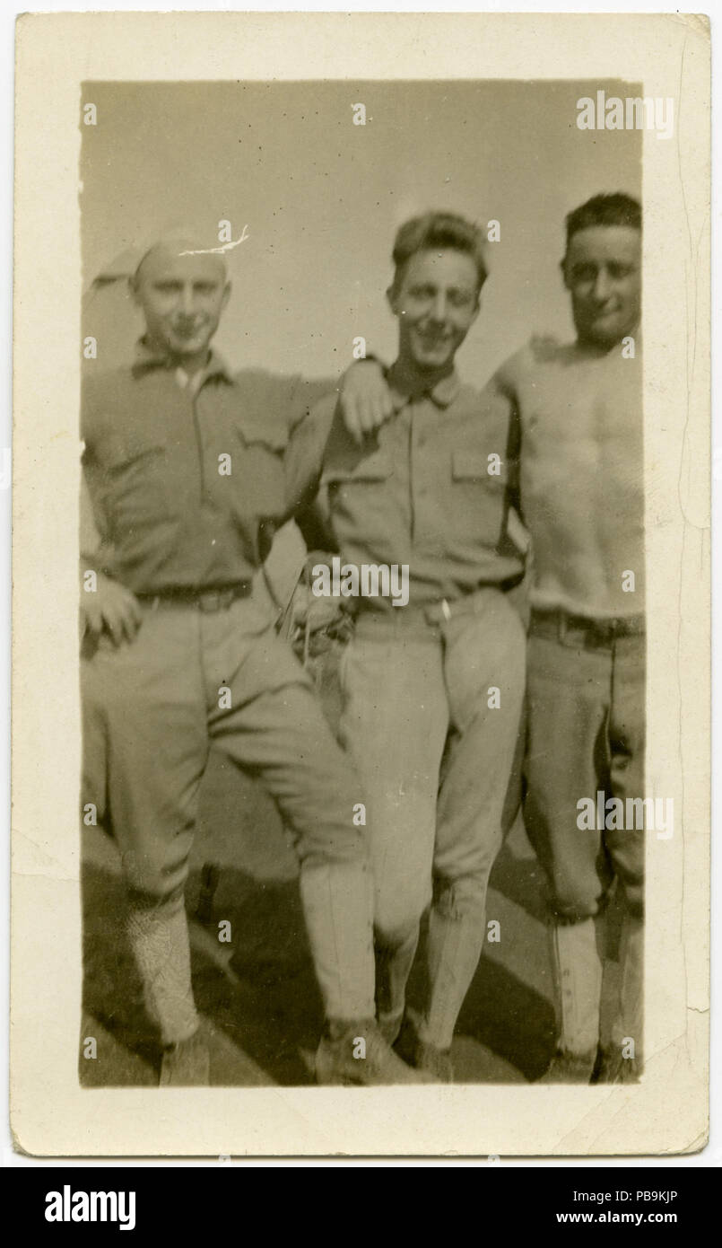 Group soldiers poses together hi-res stock photography and images - Alamy