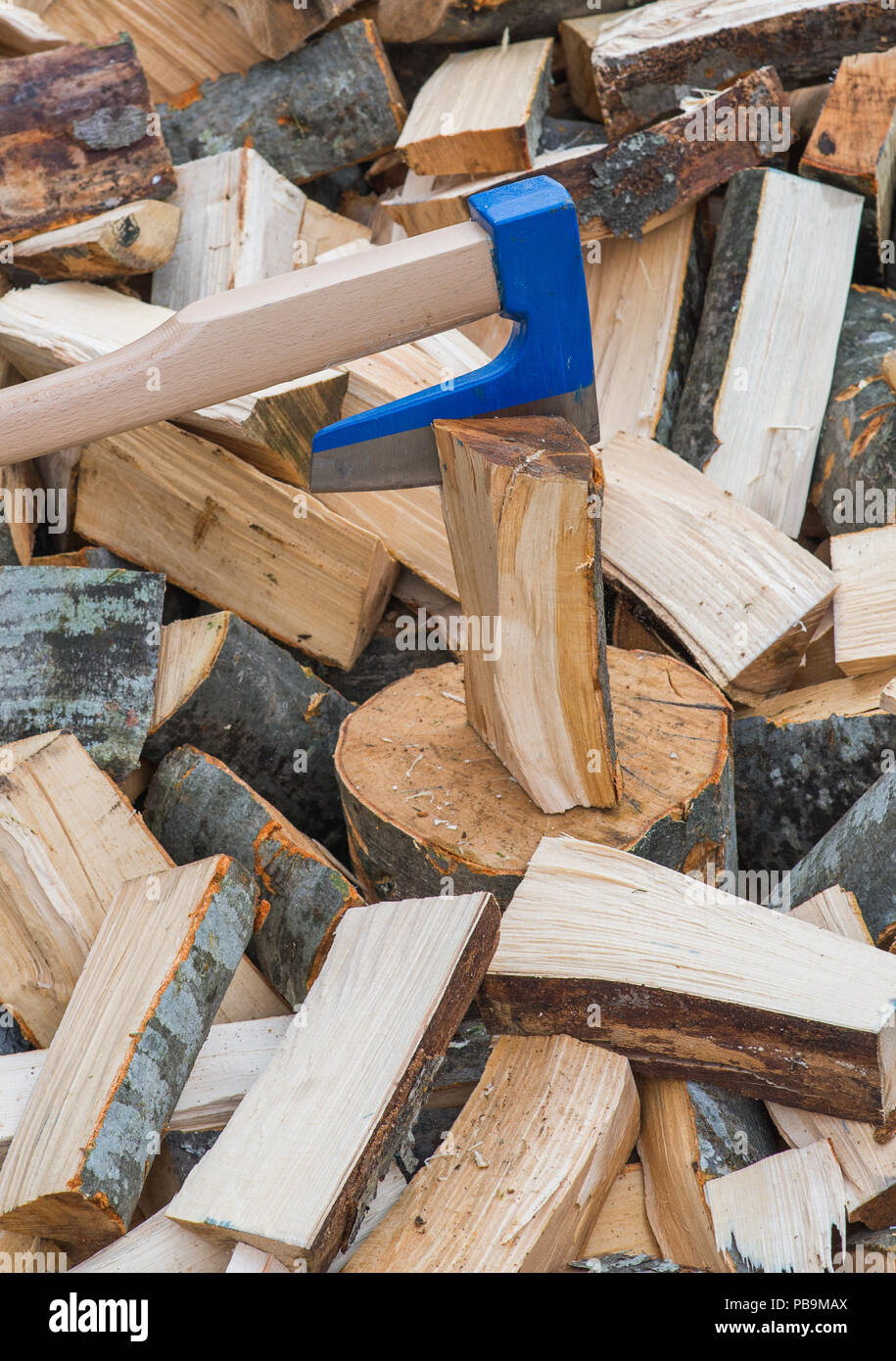 Axe for splitting wood Stock Photo - Alamy