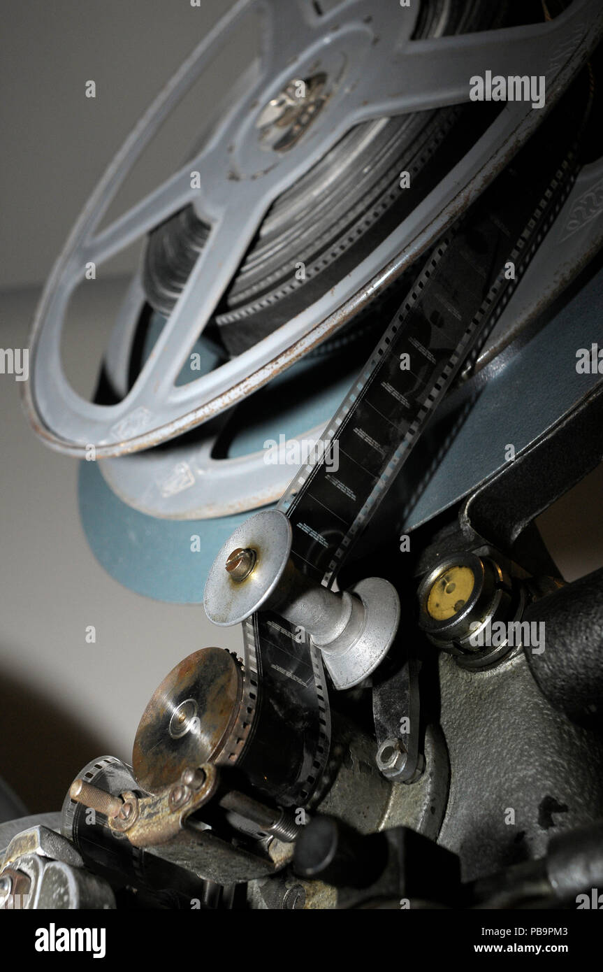 Old 35mm fi lm projector hi-res stock photography and images - Alamy
