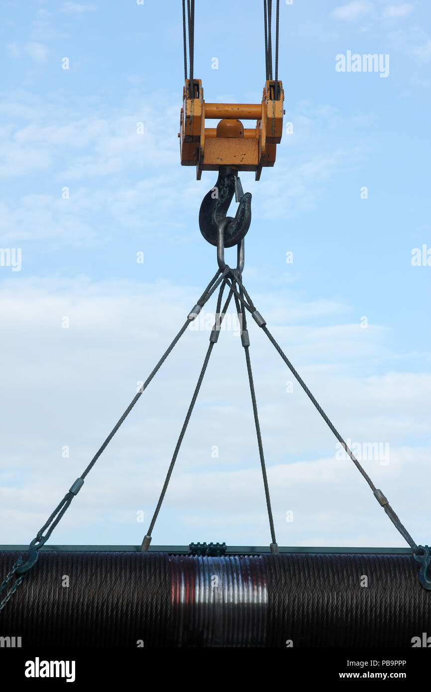 Hoisting anchor hi-res stock photography and images - Alamy