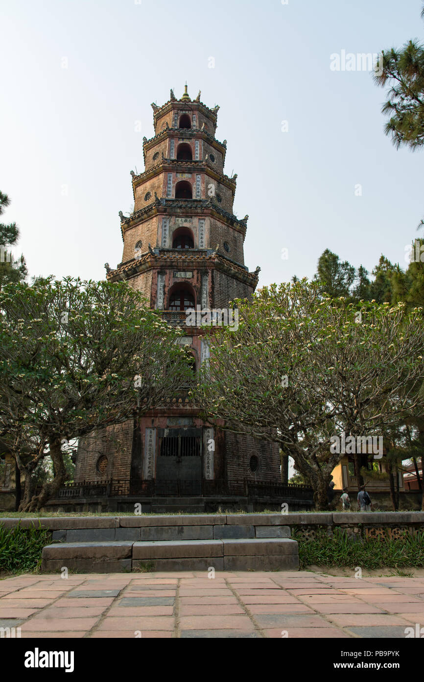 Vietnamese emperors statues hi-res stock photography and images - Alamy
