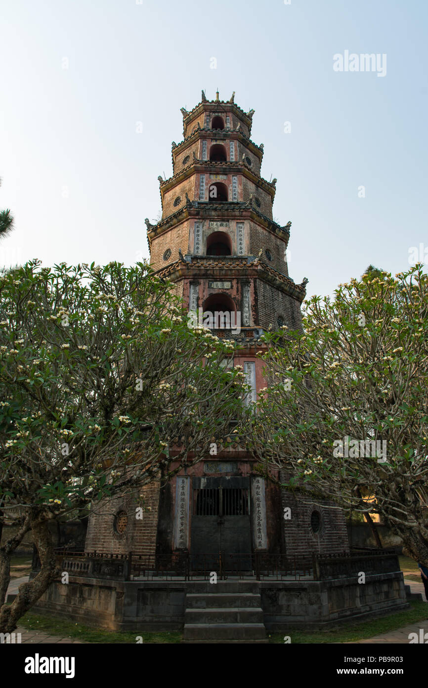 Vietnamese emperors statues hi-res stock photography and images - Alamy