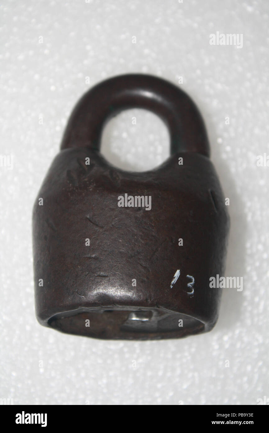 1152 Padlock and Key from the First St. Louis Jail Stock Photo - Alamy