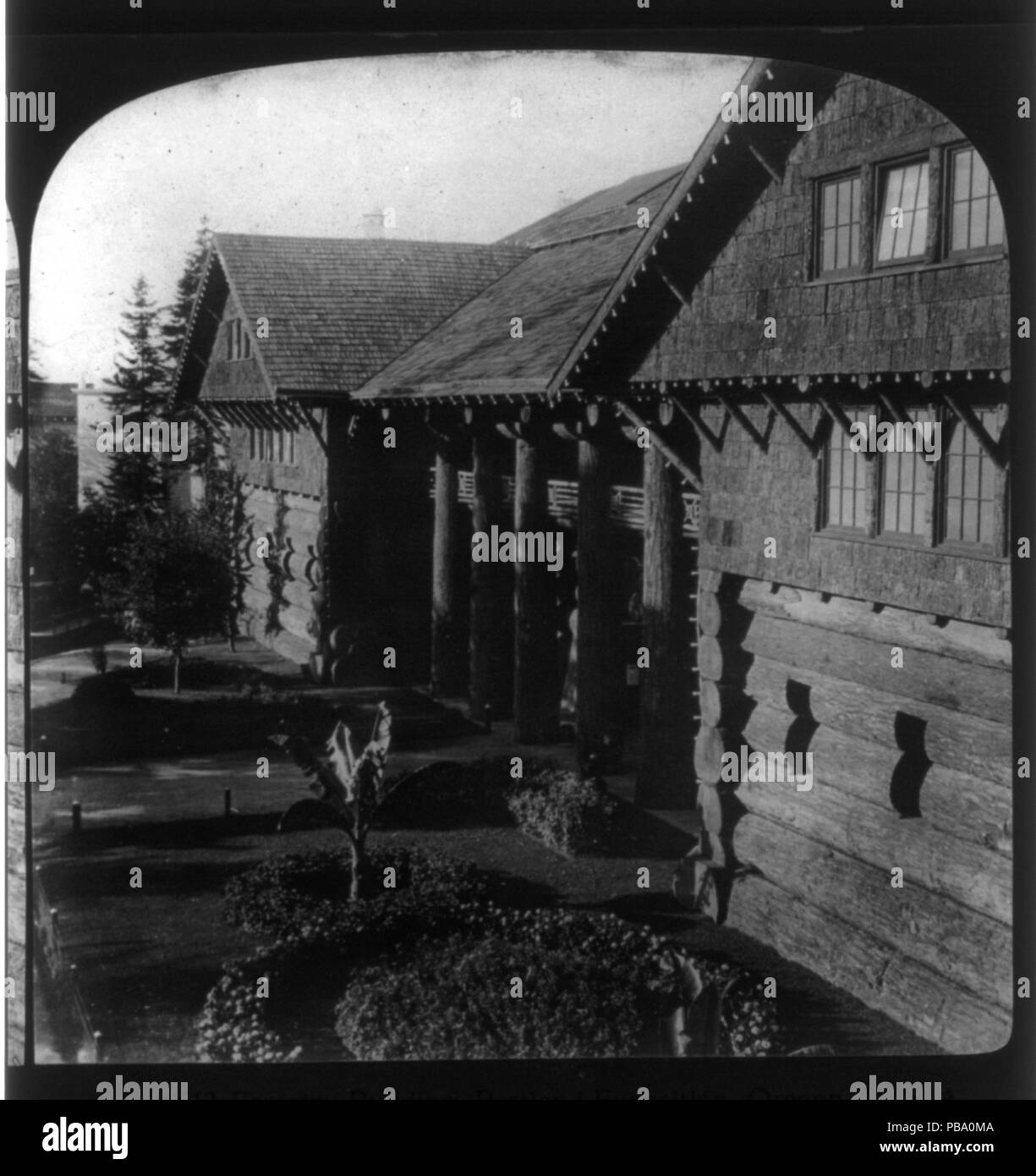 Portland oregon portland building Black and White Stock Photos & Images ...