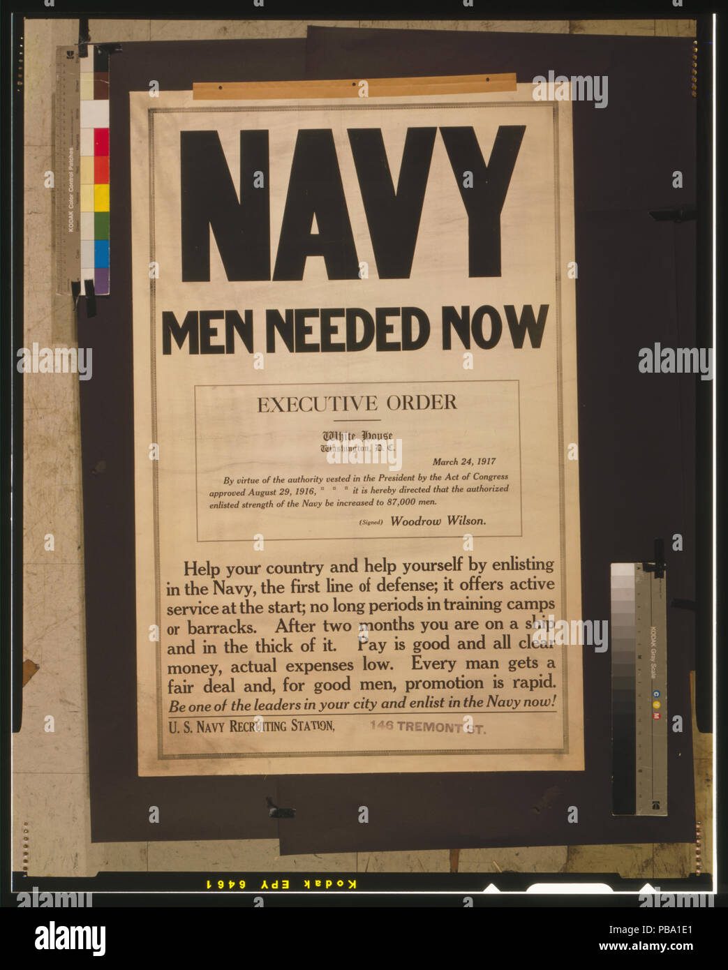 Navy men hi-res stock photography and images - Alamy