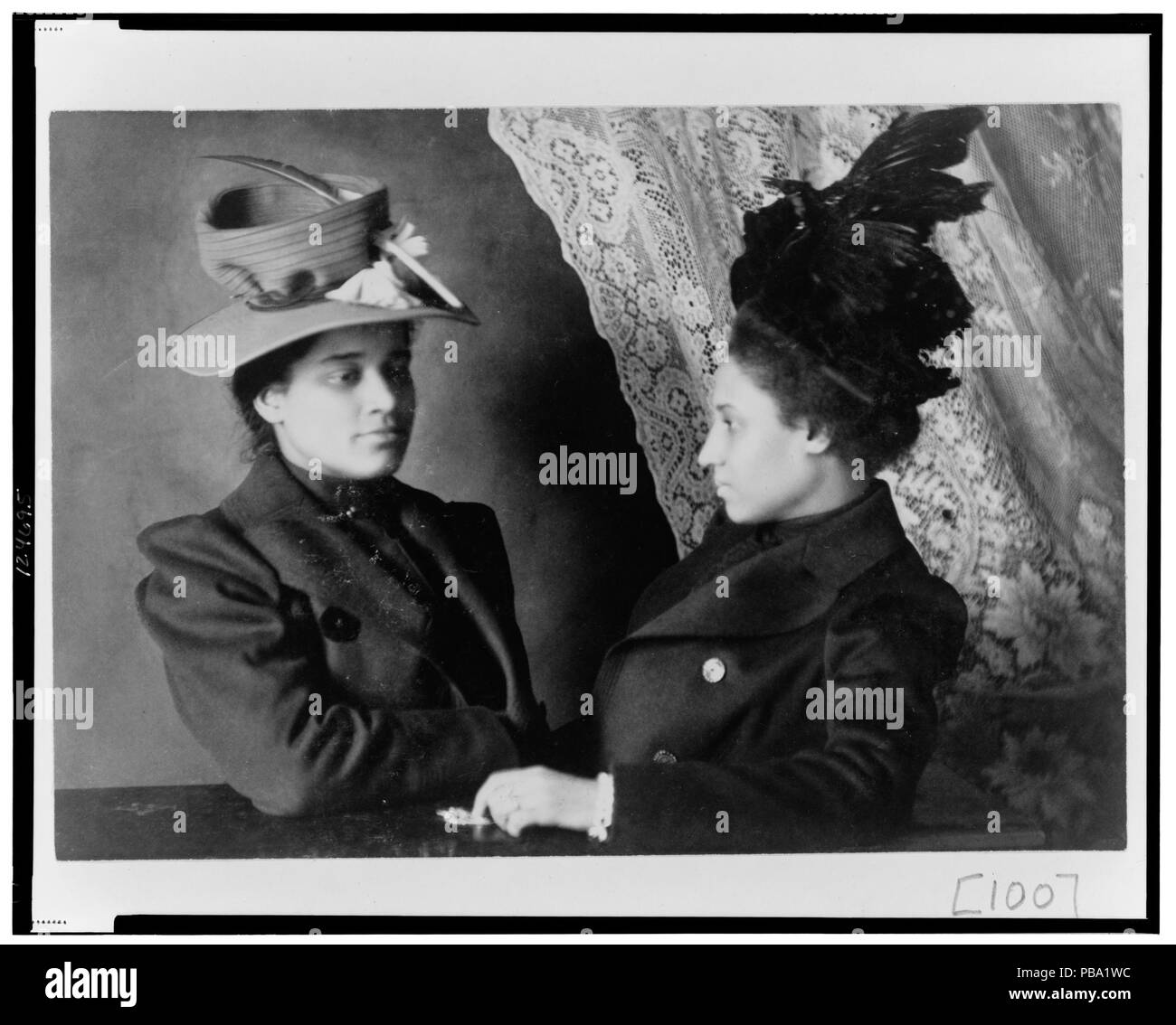 1780 fashion american women hi-res stock photography and images - Alamy