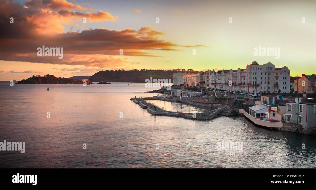 Sunset over swimming pool hi-res stock photography and images - Alamy