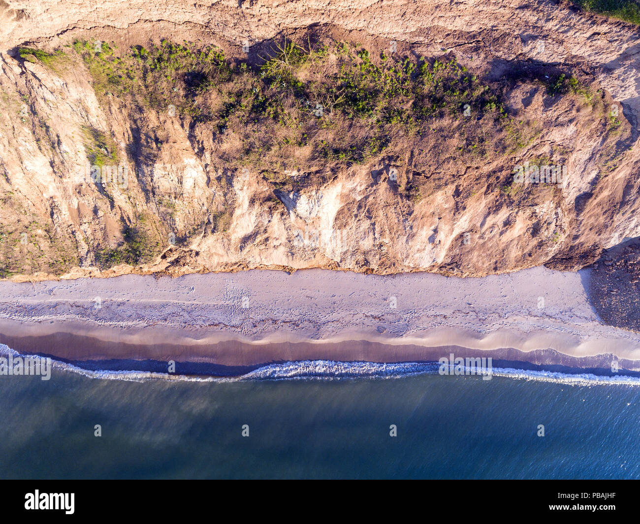 Aerial view narrow clear turquoise hi-res stock photography and images ...