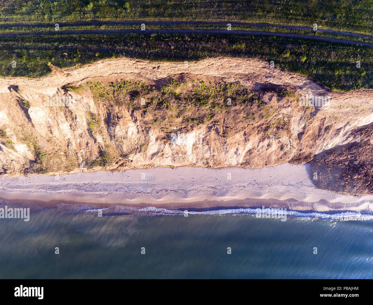 Narrow beach line waves ocean hi-res stock photography and images - Alamy