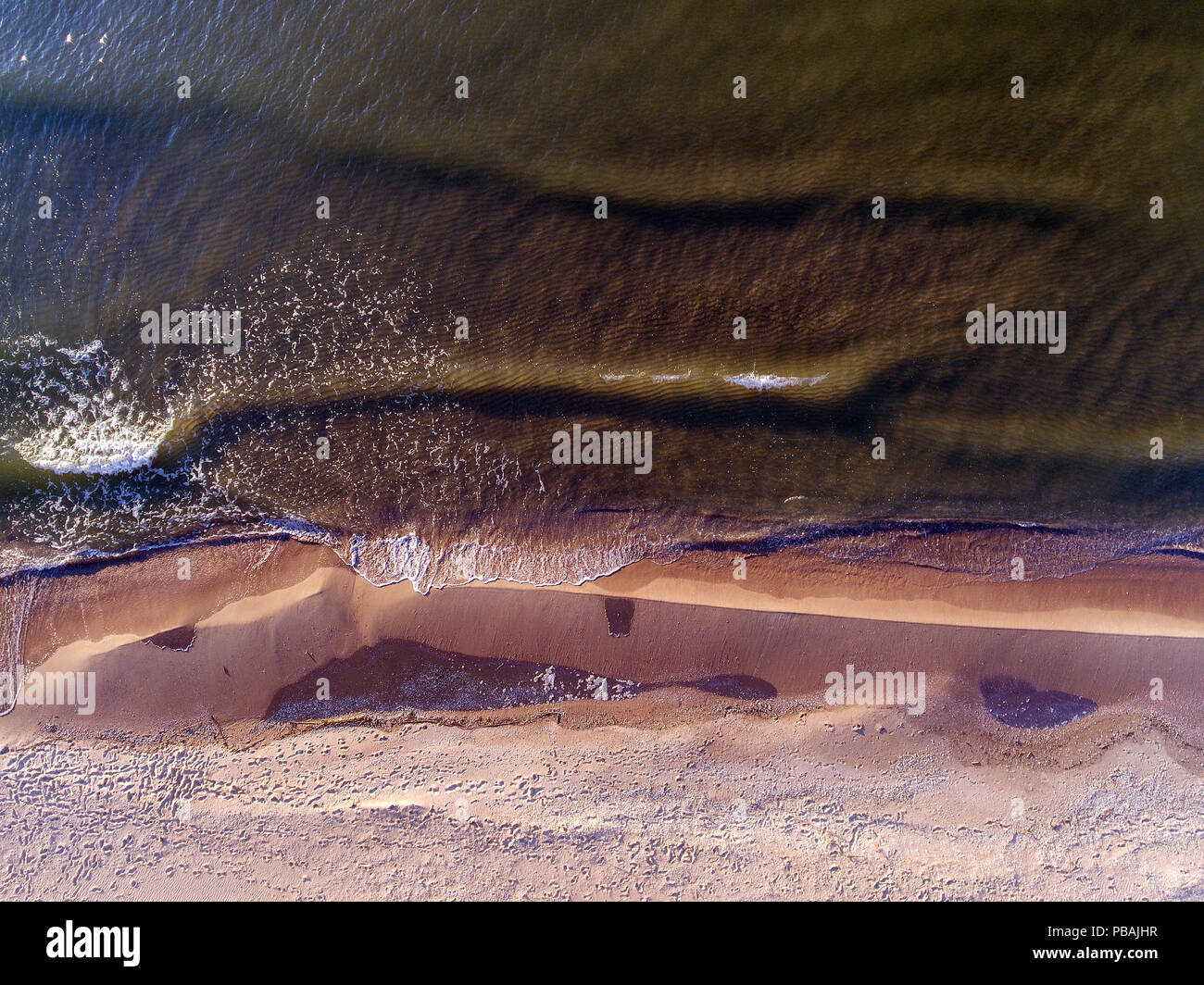 Aerial view narrow clear turquoise hi-res stock photography and images ...