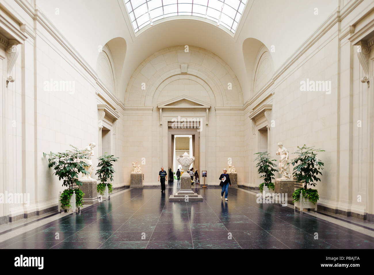 WASHINGTON, USA - SEP 24, 2015: Interior of the National Gallery of Art ...