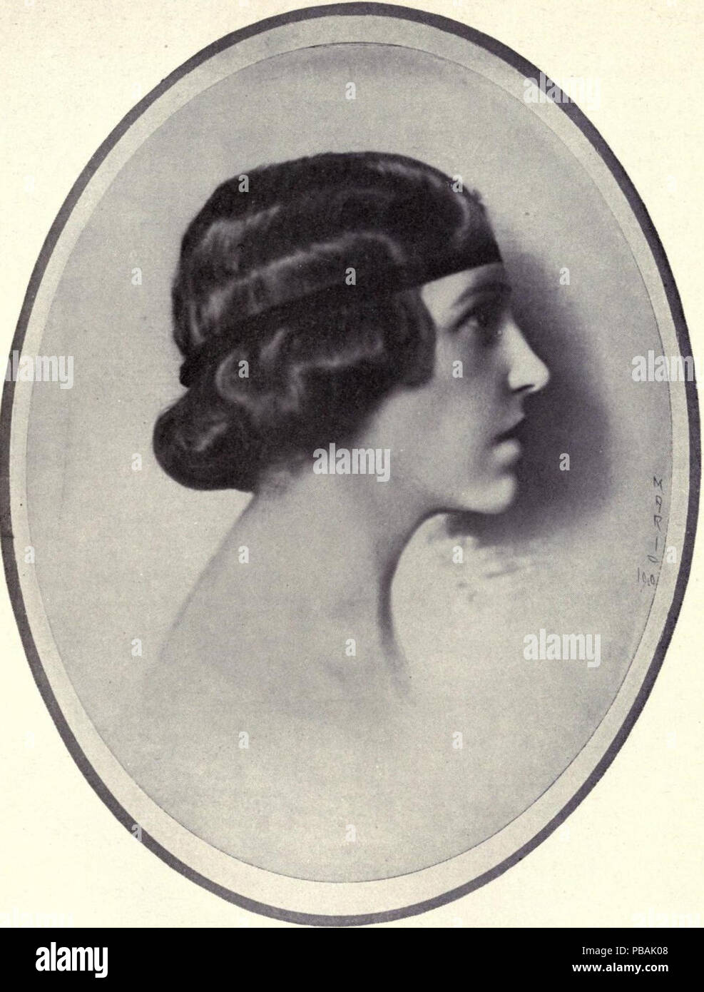 . English: Mary Borden . no later than 1920 1218 Portrait of Mary ...