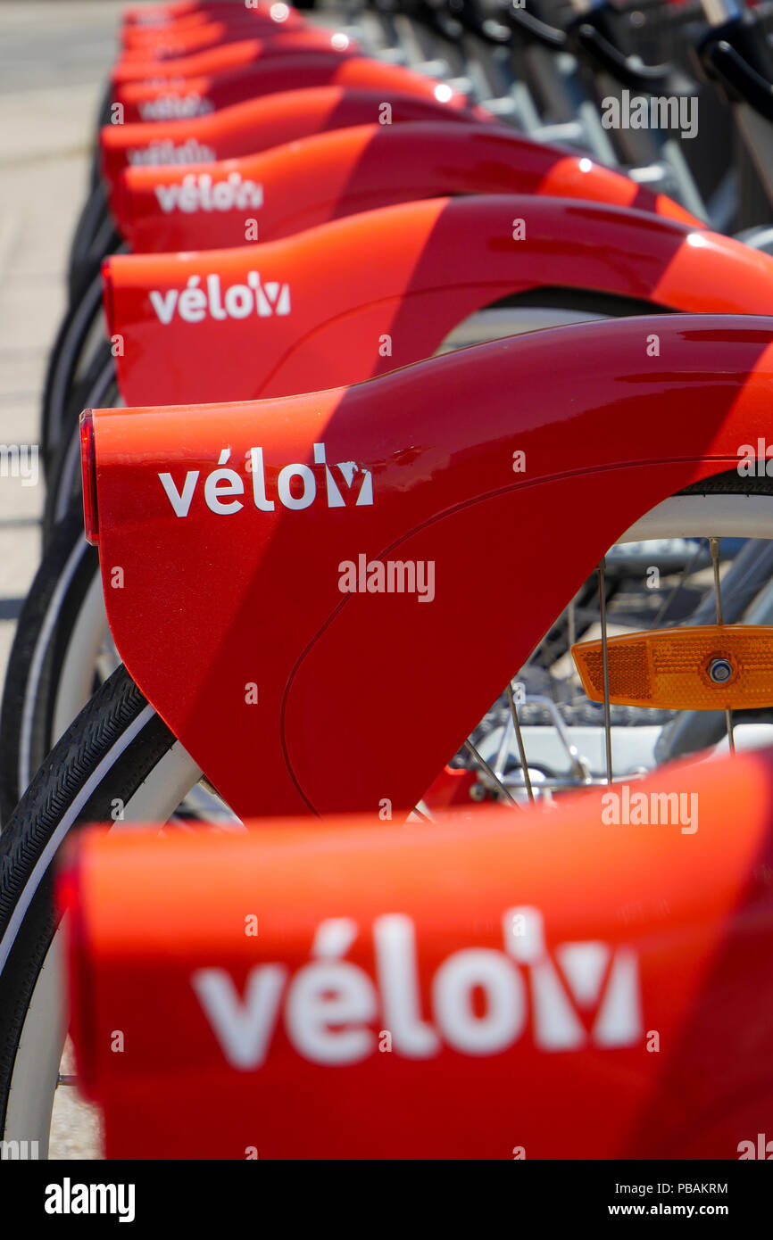 Lyon bike sharing hi-res stock photography and images - Alamy