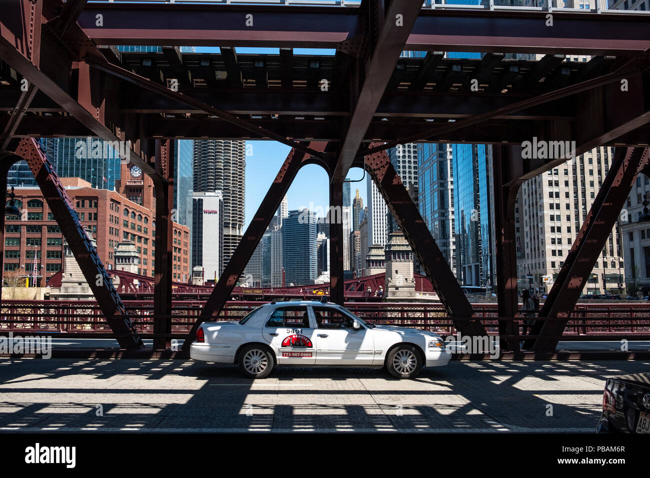 Downtown Chicago Street Scene Stock Photo - Alamy